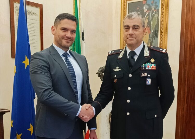 Il Generale di Corpo d'Armata dei carabinieri Carmelo Burgio in visita ...